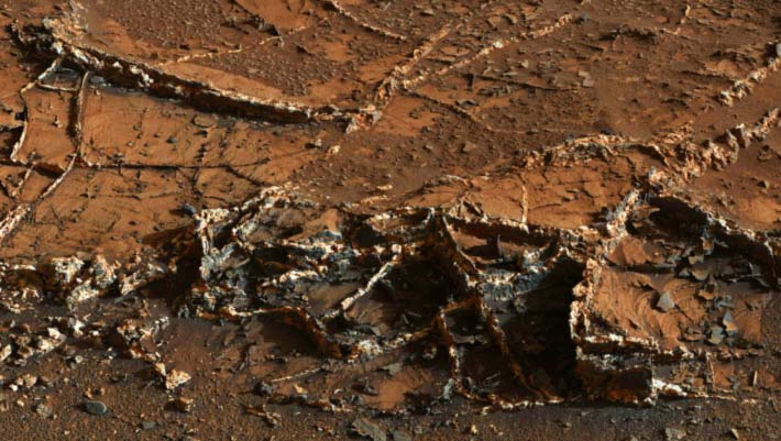 Curiosity Spots Intriguing Mineral Veins on Mars | Space Exploration ...