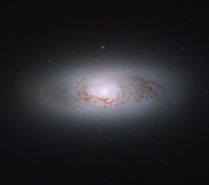 Hubble Space Telescope Spots Beautiful Lenticular Galaxy | Sci.News