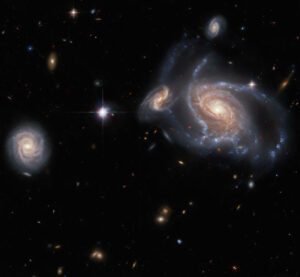 Hubble Spots Four Spiral Galaxies in Horologium | Sci.News