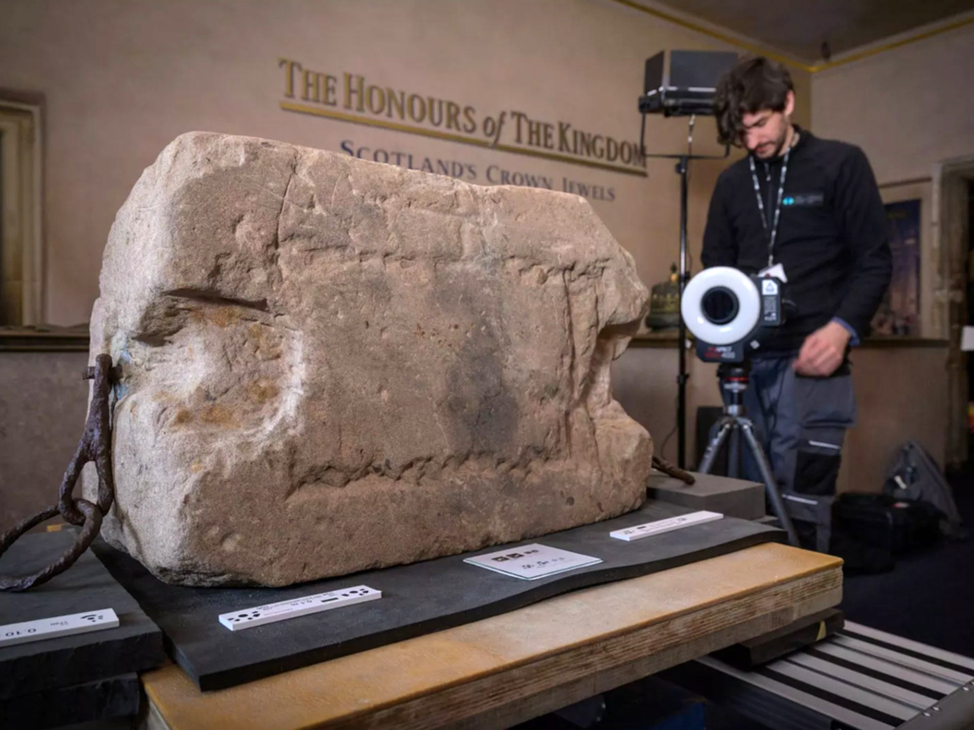 New Analysis Reveals Hidden Markings On Stone Of Destiny Sci News